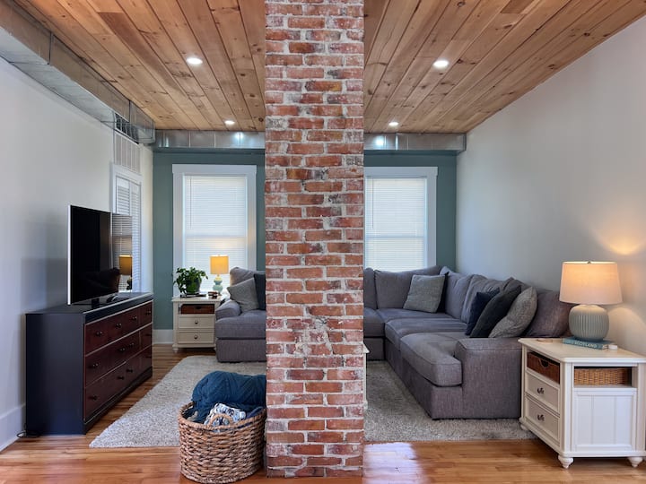 Whole Home In Historic Salem! Off Street Parking. - Salem, MA