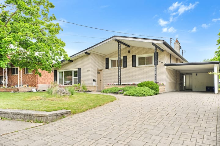 Family-friendly, 3-br, King Bed, Fast Wi-fi + Bbq - Kitchener