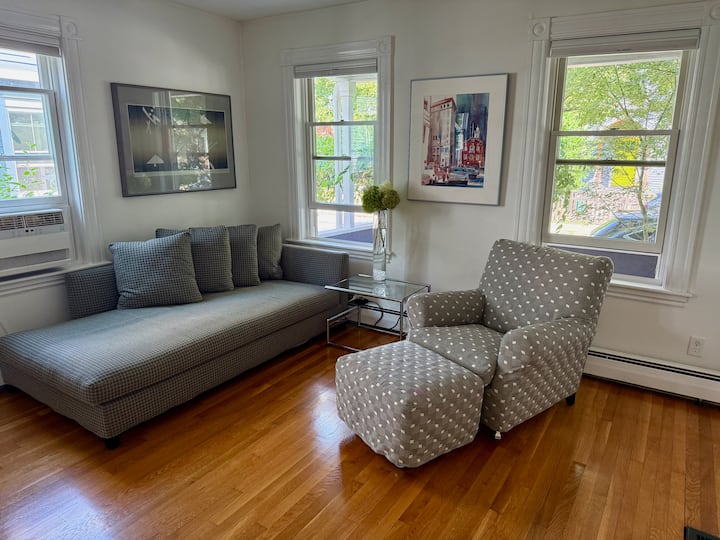 Sunny 2br Near Tufts, Davis, Redline, Bike Paths - Cambridge