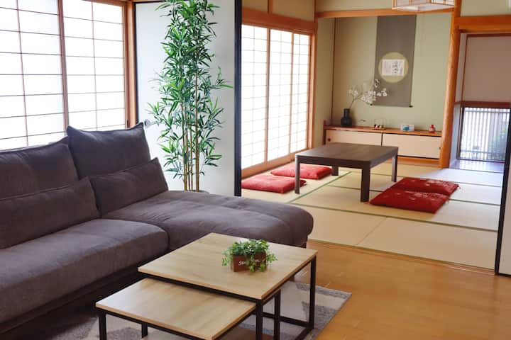 四国愛媛松山市内、まるまる貸切の住宅！駅や商業施設に至近で、徒歩圏内には市駅や高島屋などがあります - Matsuyama