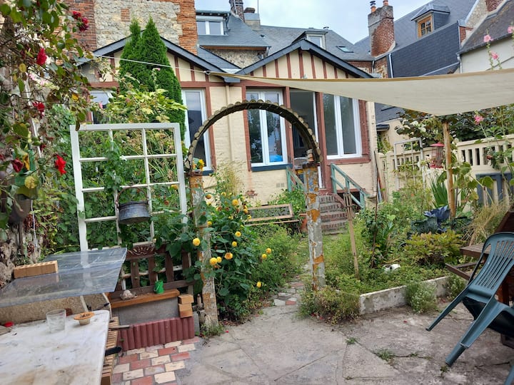 Au Cœur De Villerville Avec Jardin - Villerville