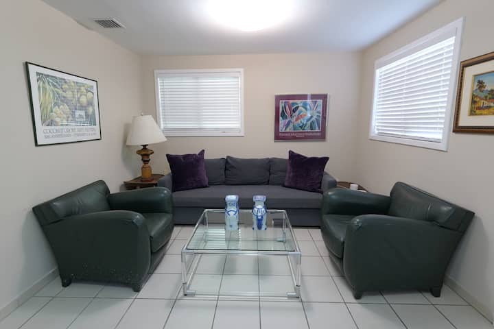 2/1 Cottage Close Drive To Downtown And Beaches! - Miami, FL