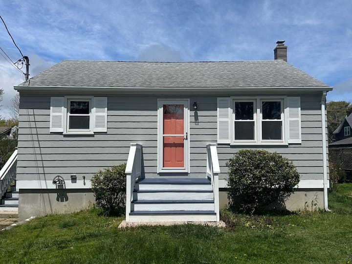 Beachy And Breezy - 8 Minute Walk To The Beach! - Moonstone Beach Road, RI