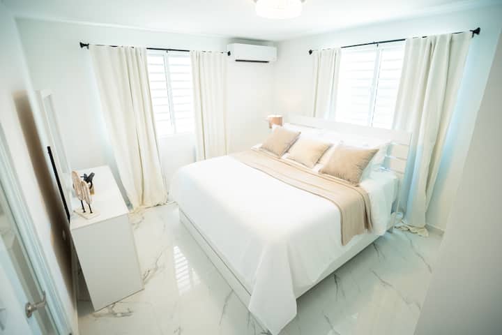 La Casa Blanca [Unit #2 Jibaro] - Carolina