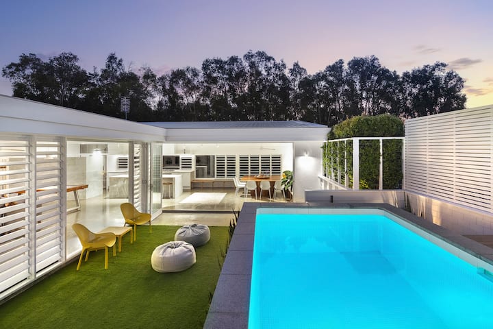 The Luxury White House - Sunshine Coast