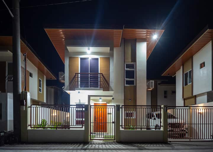 Two-bedroom House, Shared Pool, Netflix, Fast Wifi - Panglao