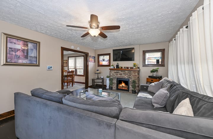 Safe Cheerful & Cozy Akron 3 B 1.5 B Adt Security - Akron, OH