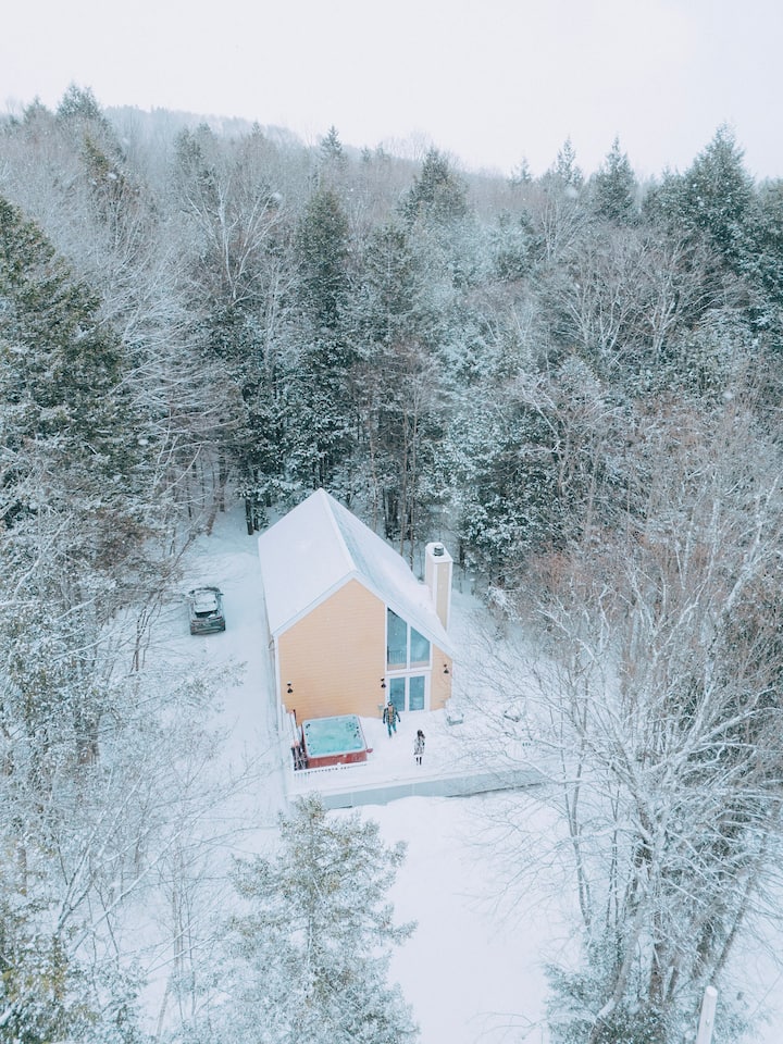 The Birdhouse Retreat W/hot Tub - Wilmington, VT