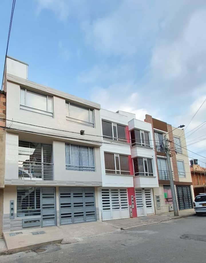 Apto Vacacional Denis T.
3 Hab, 5 Camas, 2 Baños. - Boyacá