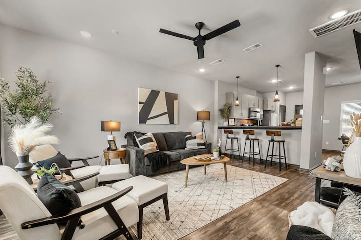 "Six17"- 3 Miles To A&m, 2br, 2.5 Bath (New) - Kyle Field - College Station