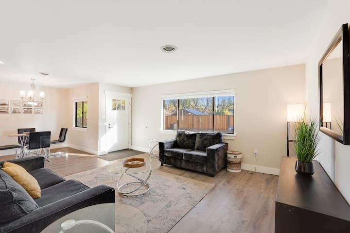 Martinez Family Home - Spacious Getaway - Pleasant Hill, CA