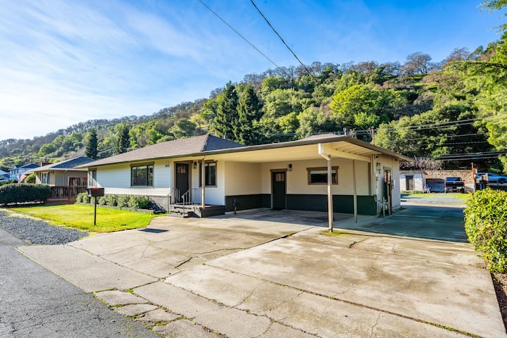 Martinez Family Home - Spacious Getaway - Pleasant Hill, CA