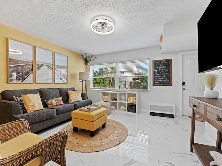 Modern Apartment, Steps To Beach - Madeira Beach, FL