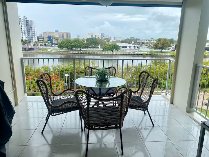 2bdr Stadium Views - Modern Riverside Apt - Townsville
