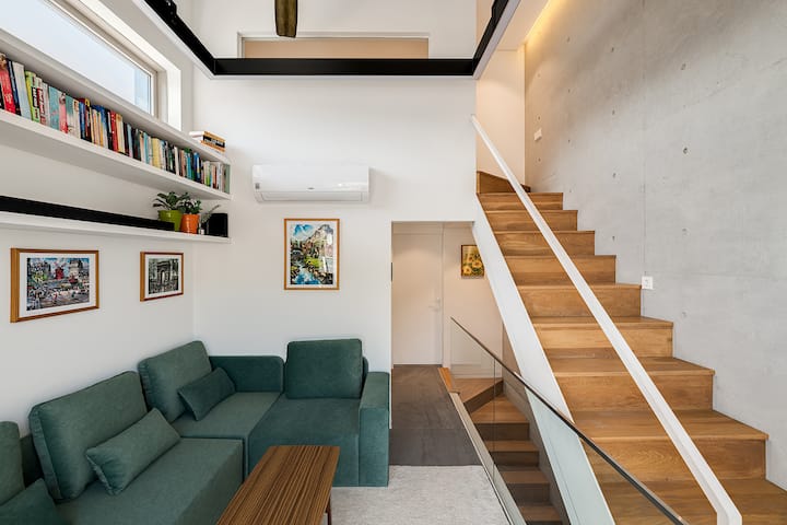 Concrete Design Three-story House With Terrace - Seoul