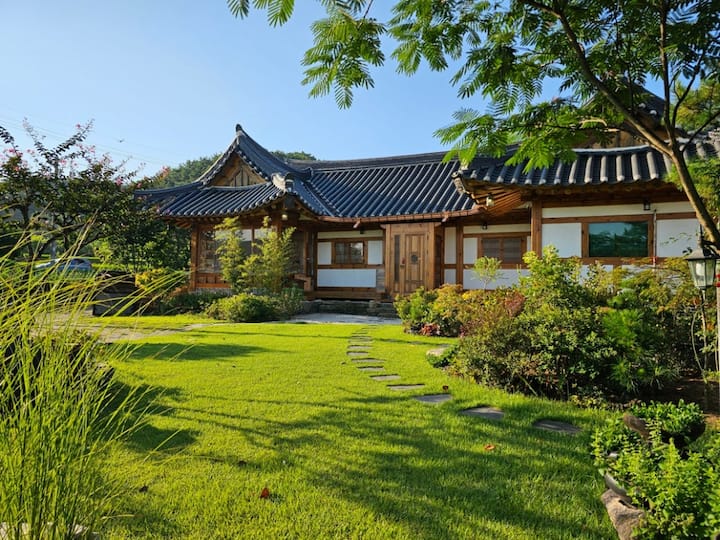 고즈넉한 경주 전통 한옥 독채 숙소 라연재 - Gyeongju-si