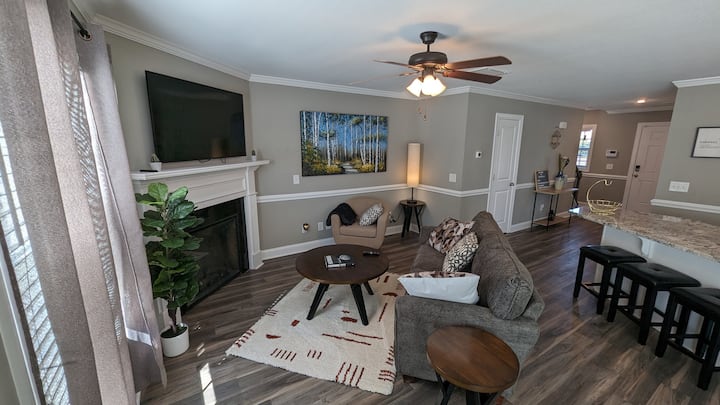 Spacious Townhouse By Ecu Health - グリーンビル, NC