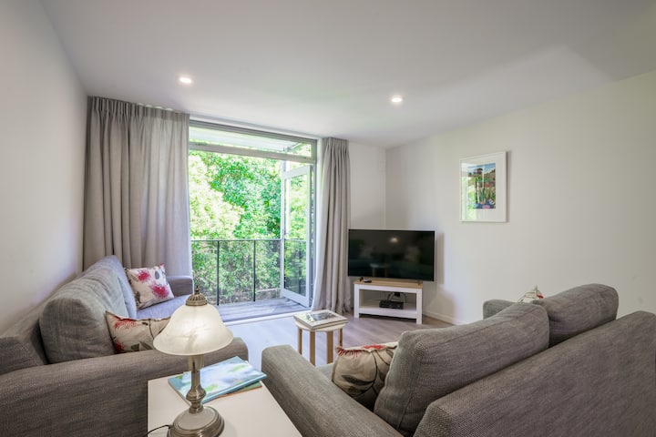 Auckland City Escape: Modern Home With Spa Pool - Auckland
