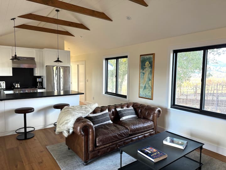 Luxury 2-br, 2-ba Cottage On Healdsburg Vineyard - Geyserville, CA