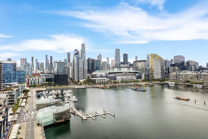 Urban Retreat | Modern Elegance In Docklands - Williamstown