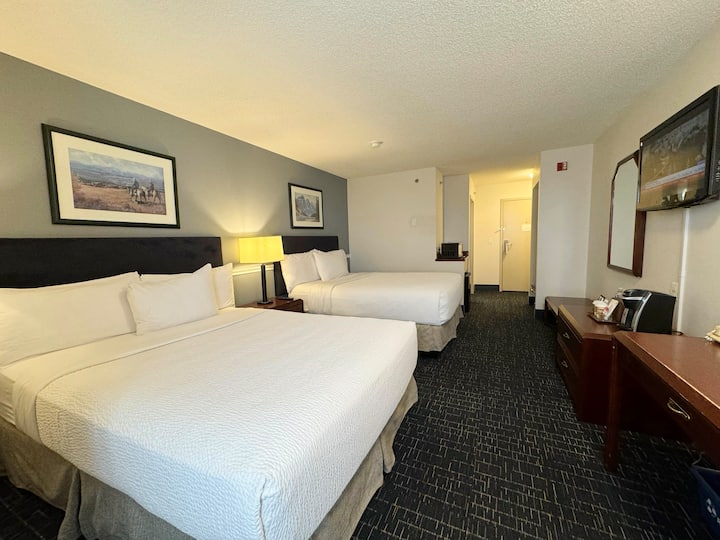 2 Queen Beds - Calgary