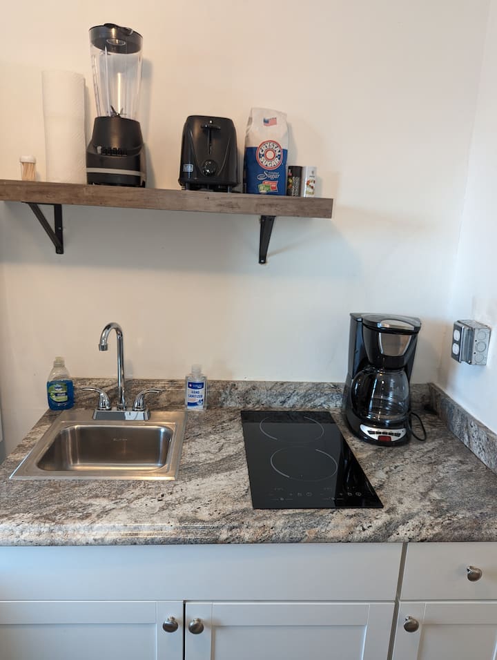Cozy And Private 2 Bedroom Upper Guest Suite - Detroit, MI