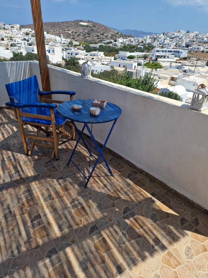 Διώροφη μεζονέτα με θέα στη Μήλο - Milos