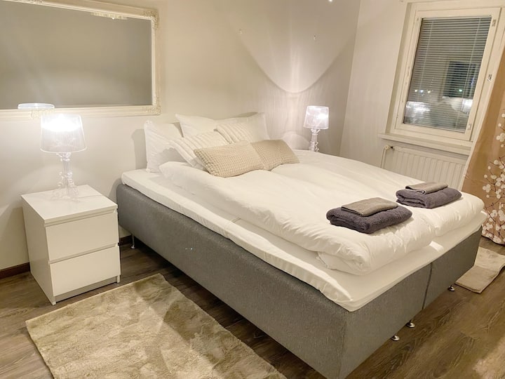 Tilava Kaksio-keskusta- *Autopaikka* - ロヴァニエミ