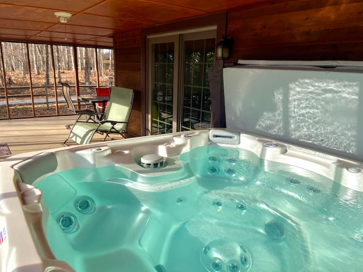 Gingerbread Retreat: Firepit & Hot Tub By The Lake - Walsh Family Wine, Purcellville