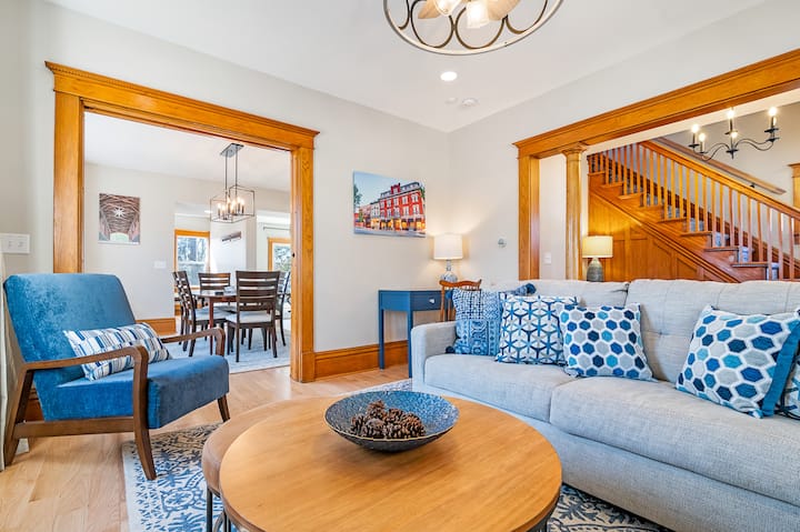 Closest 4br To Uni  Sleeps 13 + Workspace - Cedar Falls, IA