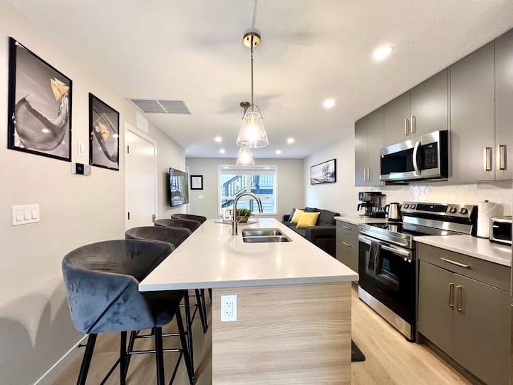 Brand New 2br Condo/outdoor Swimming Pool/hot Tub - Canmore