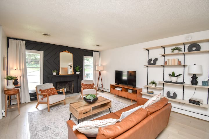 Central Sioux Falls Mid-century Spacious Ranch - Sioux Falls, SD