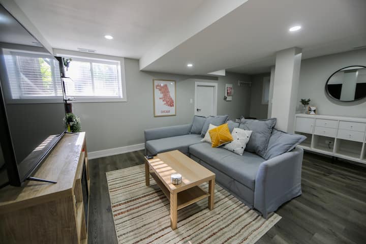 New 2 Br/1 Bth, Free Parking, Near Lake & Loyola - Chicago, IL