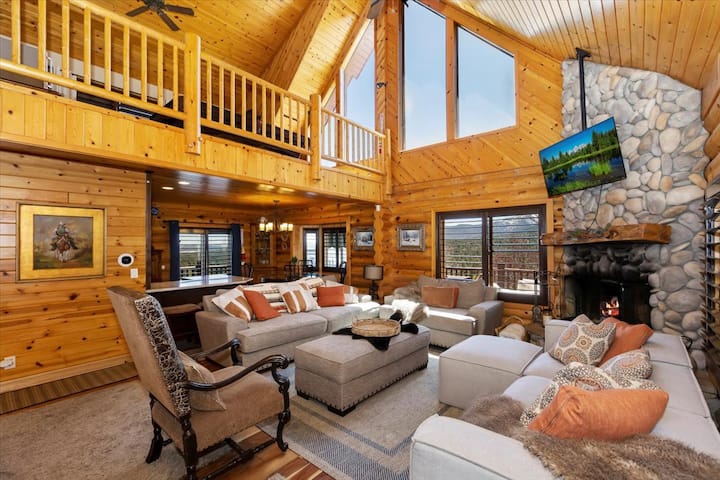 Castle Glen Lodge | Hot Tub, Views, Private! - Big Bear, CA