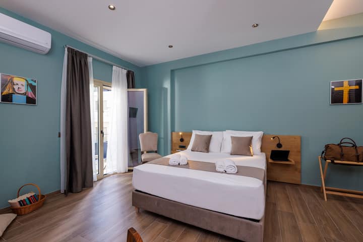 Cathedral Suites: Discover Central Heraklion - Iraklion