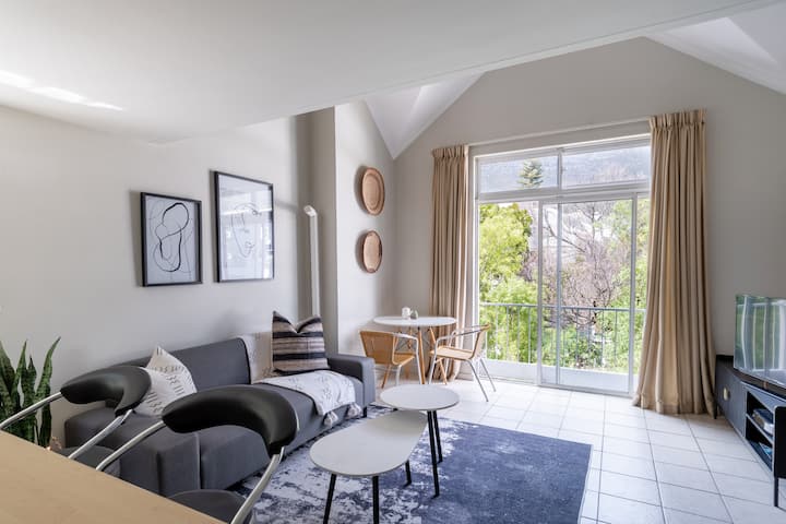 Quirky City Bowl Loft Apartment - Camps Bay