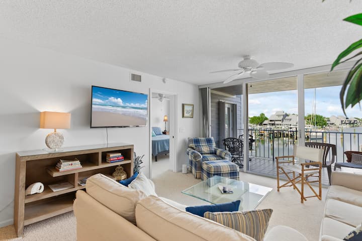 Harbor View W/ 2 Br/2 Ba & Can Walk To The Beach - Vero Beach, FL