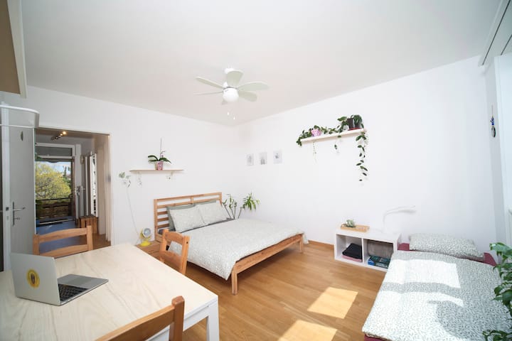 Cozy, Clean & Bright Apartment Near St. Jakob - 바젤
