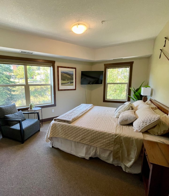3 Bed Condo W/ Bbq, Fireplace & Heated Parking! - Fernie