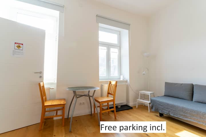 Garage | 15min Downtown |  5min Walk Metro | 33m2 - Vienna