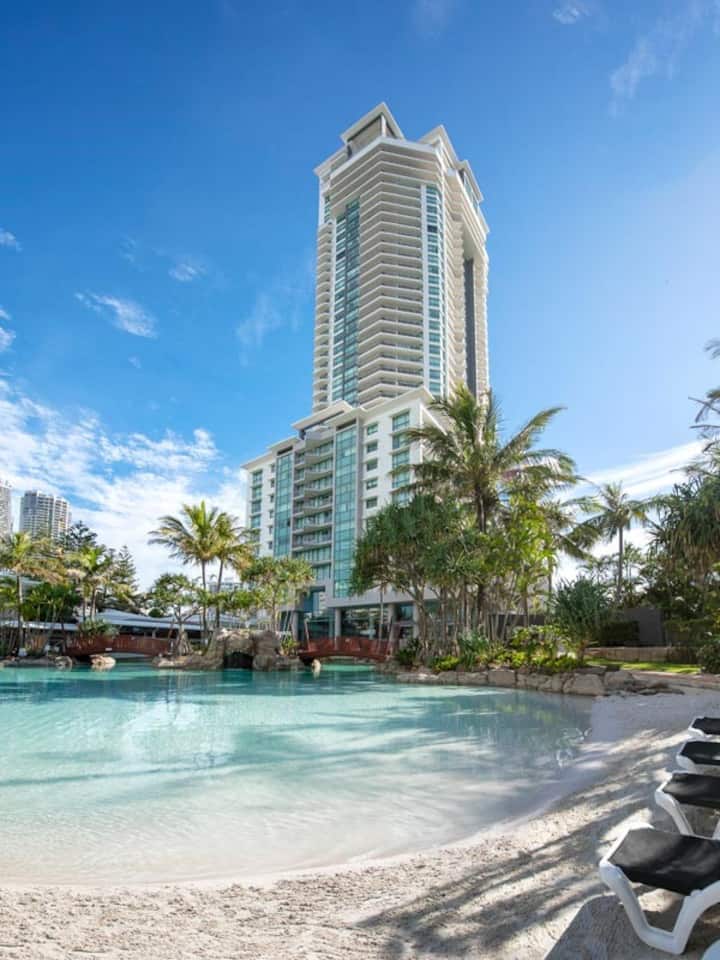 Check-in 10am, Check-out 2pm, Savvy Hotel Room - Gold Coast