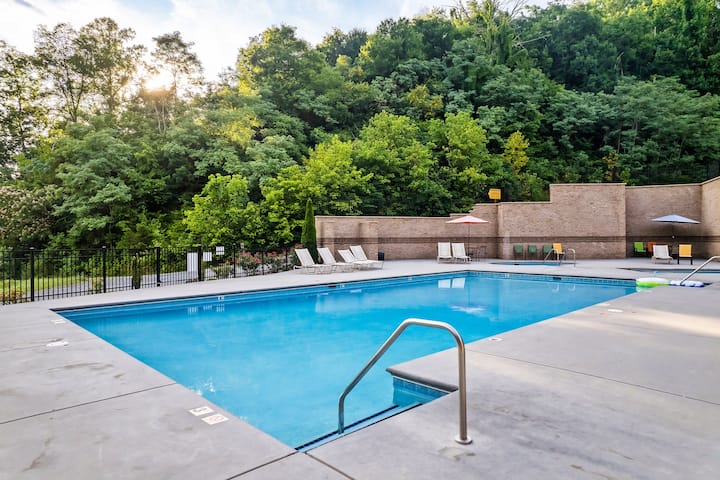 Community Pool, Game Room, Hot Tub, Bbq Grill - Sevierville, TN