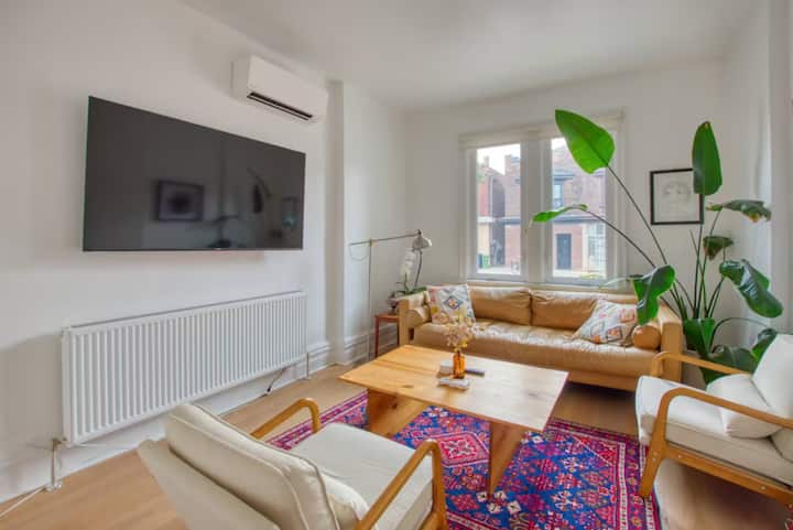 Modern 3-bedroom Detached Home - Toronto