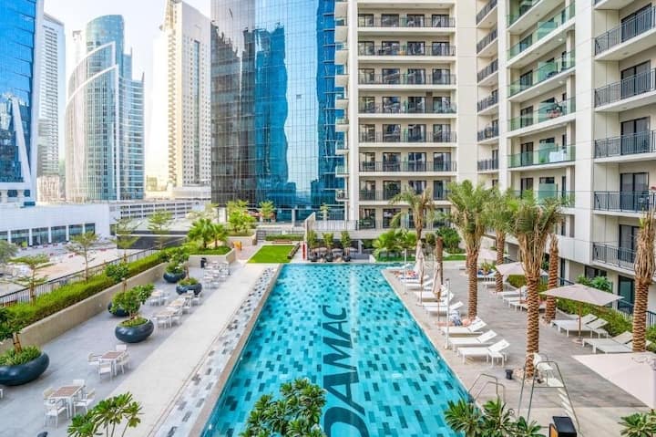 Canal Edge Living | Stylish 1br With Burj View - Dubái