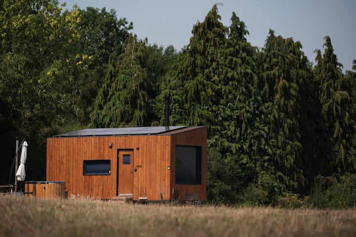 Peaceful Cabin W/ Hot Tub + Jaw-dropping Views - Forest of Dean