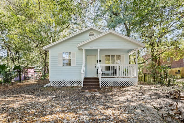 Trendy Gator Bungalow - Gainesville, FL