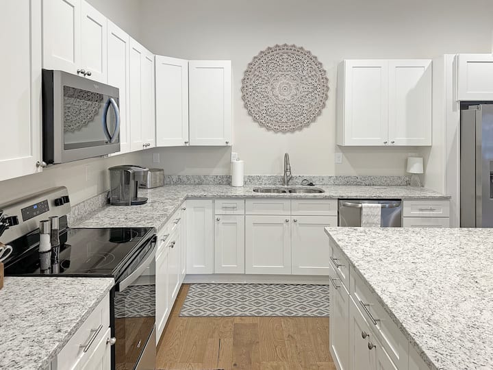 Historic Renovated Spacious 4-bd Townhome - Scenic - Tellico Reservoir, TN