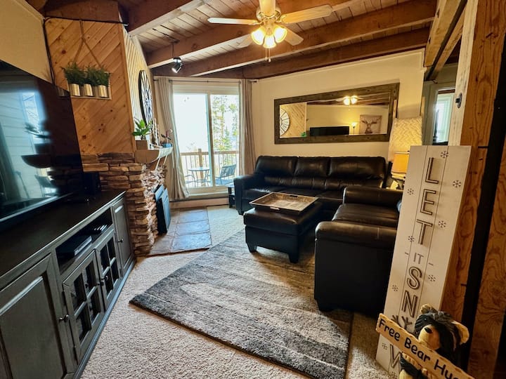 Silverthorne Treehouse Condo - Silverthorne, CO