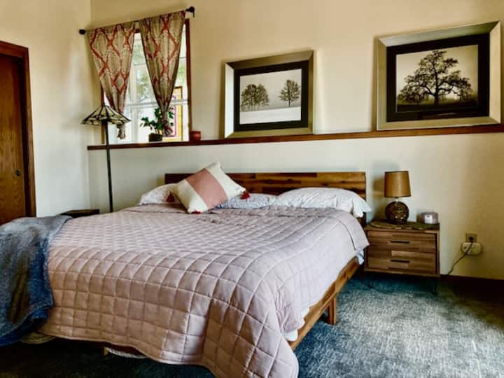 Amazing Views, Pool, Hot Tub & Hiking Trails - Klamath Falls, OR