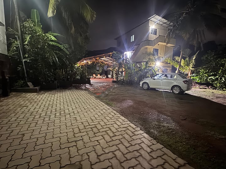 Kenson's Kingsize Homestay 2bhk /
Freewifi/parking - Mangaluru